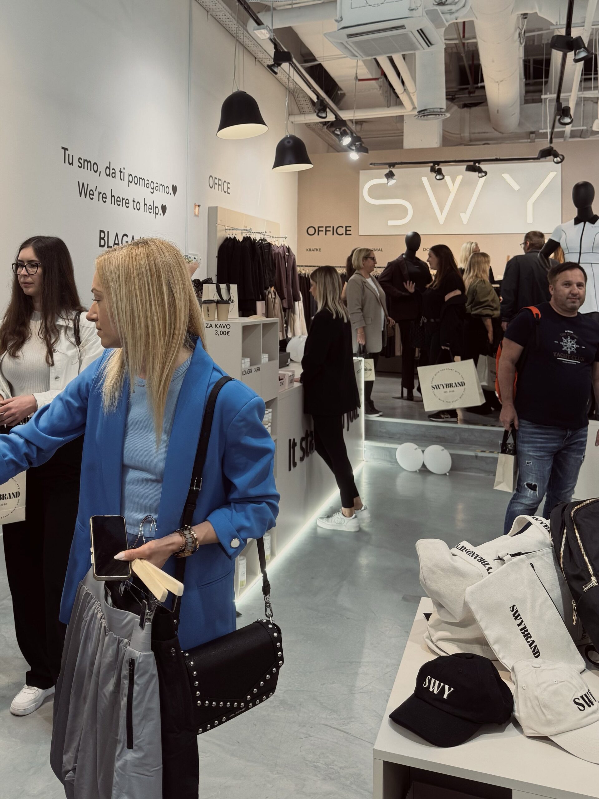 SWY: otvoritev prve in edine fizične trgovine - Sammozavestno