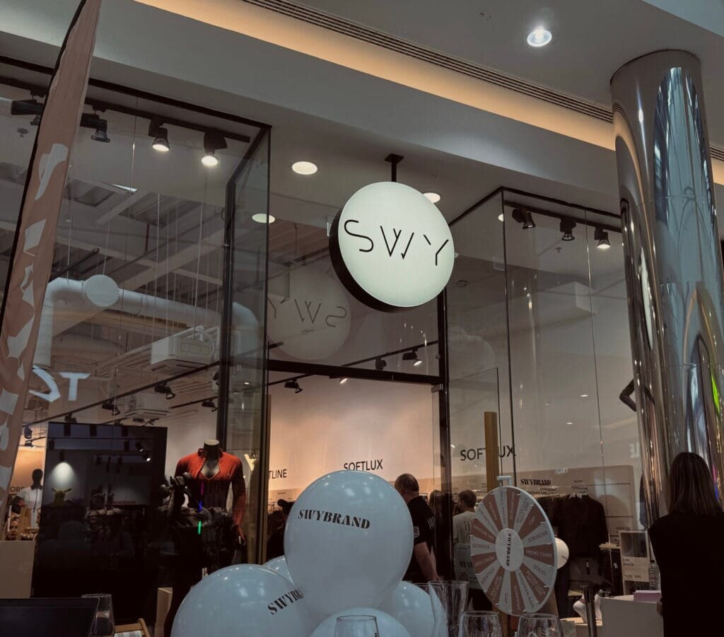 SWY: otvoritev prve in edine fizične trgovine - Sammozavestno