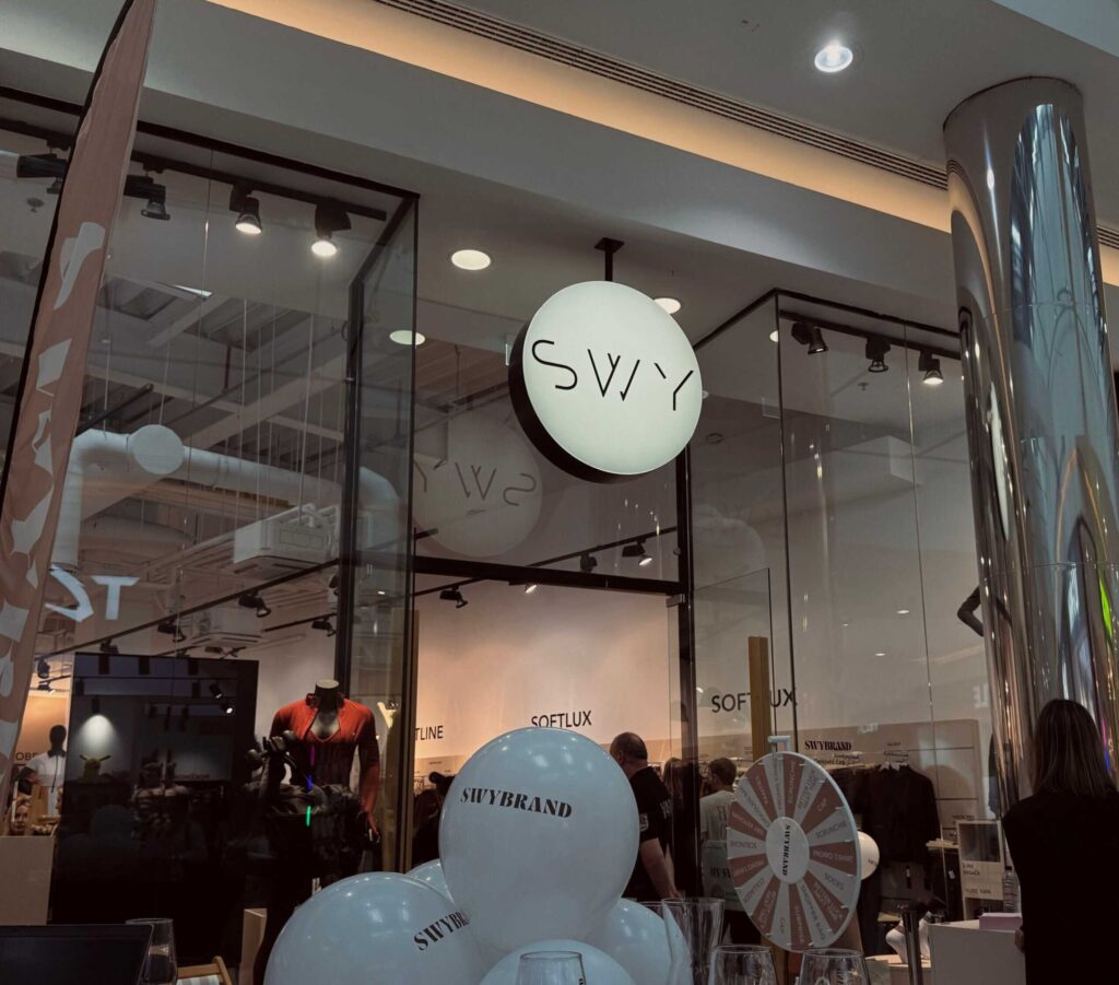 SWY: otvoritev prve in edine fizične trgovine - Sammozavestno
